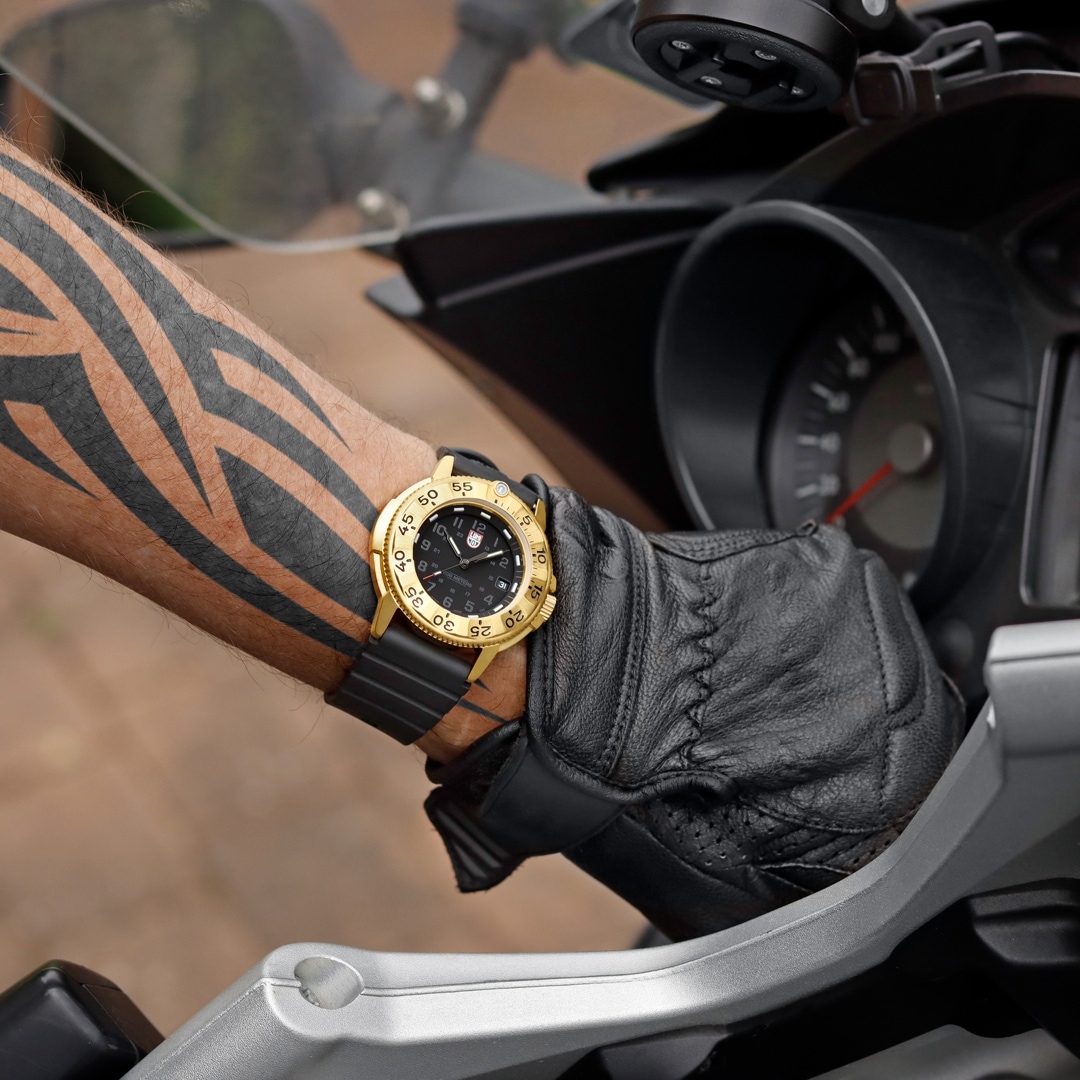 XS.3221.NSF | Luminox Navy Seal Foundation 3200 Series Gold Color Edition