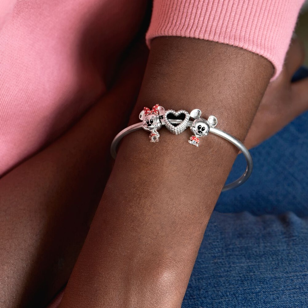 Pandora Moments Disney Minnie Maus Gepunktetes Kleid und Schleife Charm