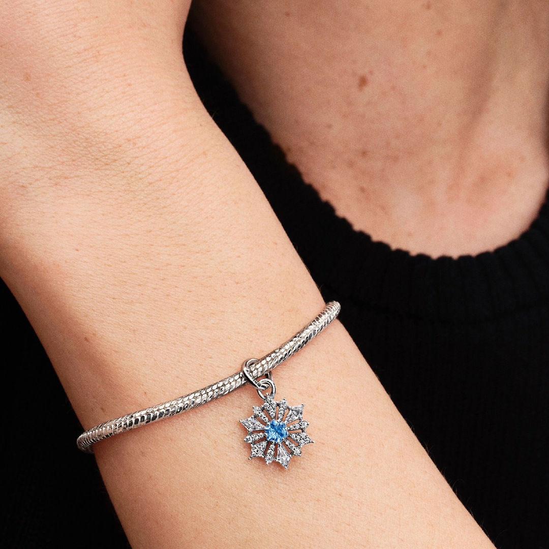 794209C01 | Pandora Moments x Disney Frozen Queen Elsa Snowflake Dangle ...
