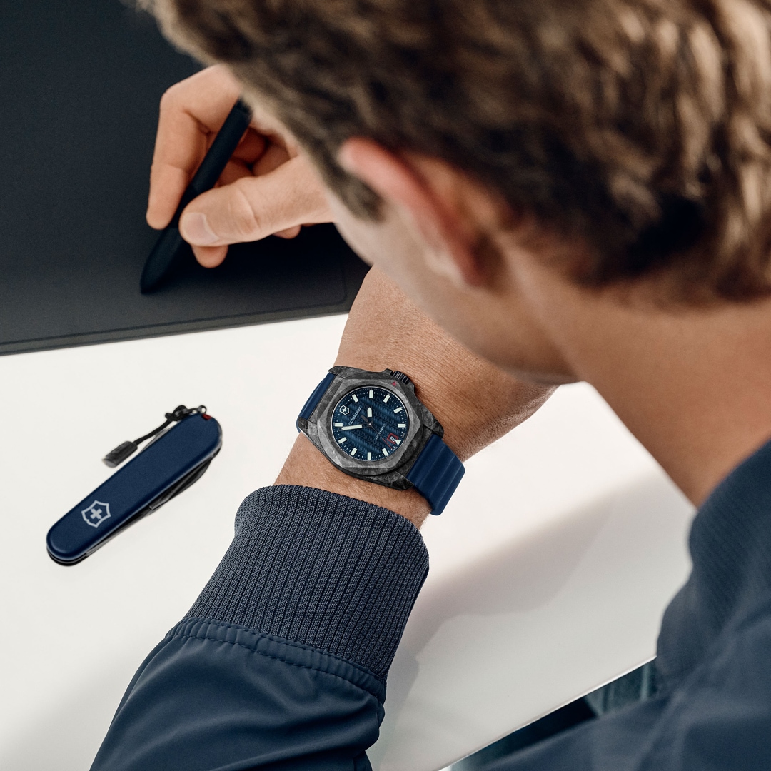 242022.1 | Victorinox I.N.O.X. Automatic Carbon Set